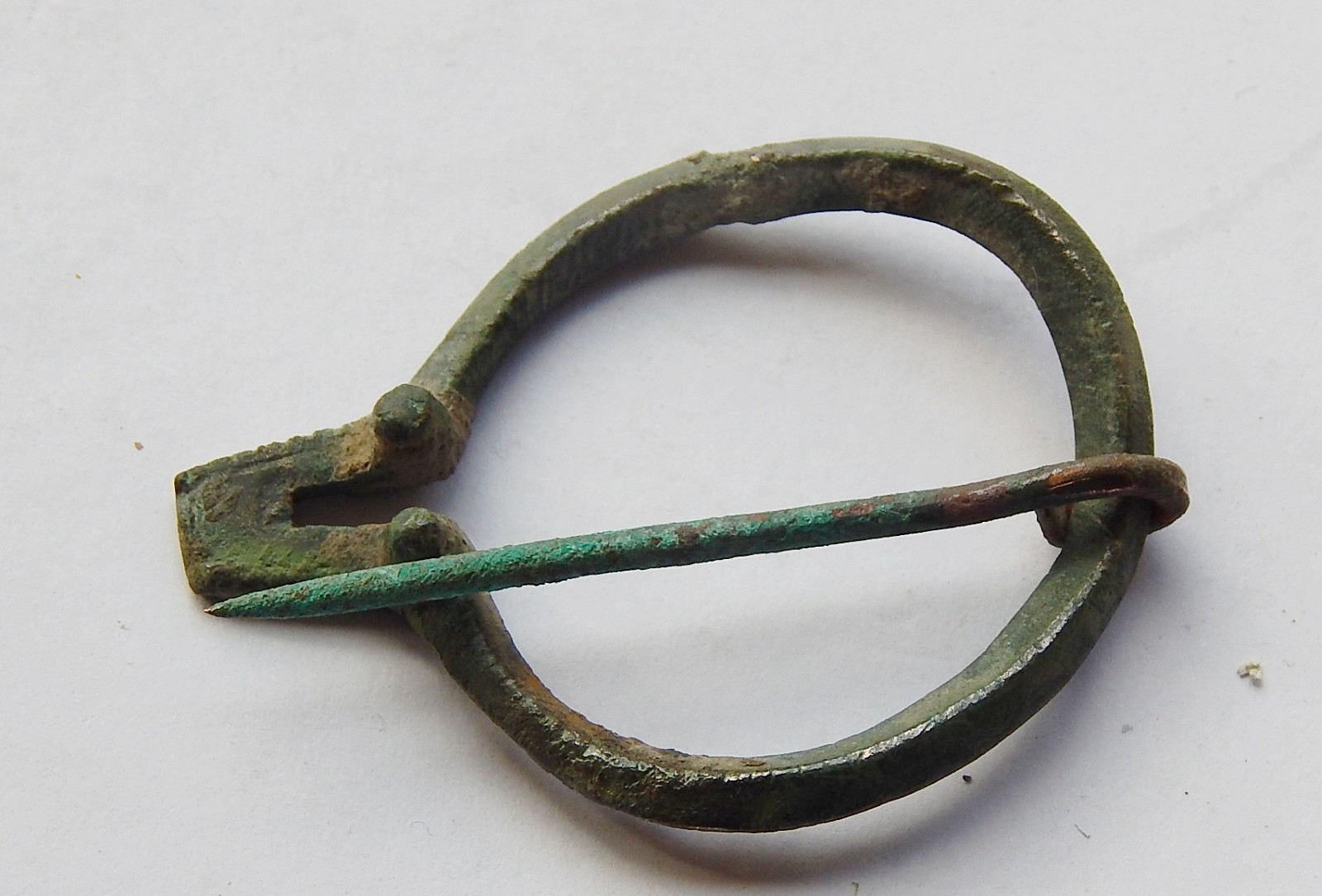 Römische Omega-Fibel - auctions & price archive